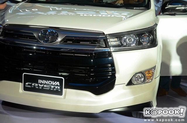 Toyota Innova Crysta 2017 ราคาเริ่ม 1.129 ล้านบาท เน้นพรีเมียม ภายใน ...